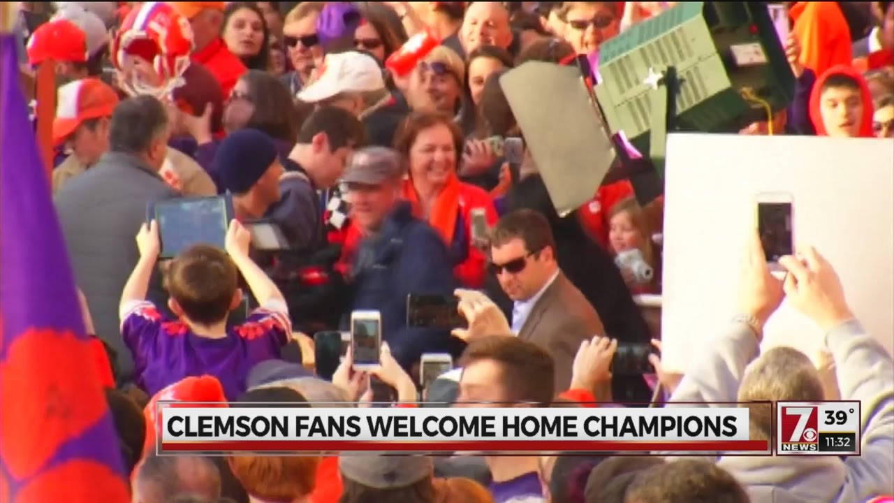 Clemson fans welcome home champions - YouTube