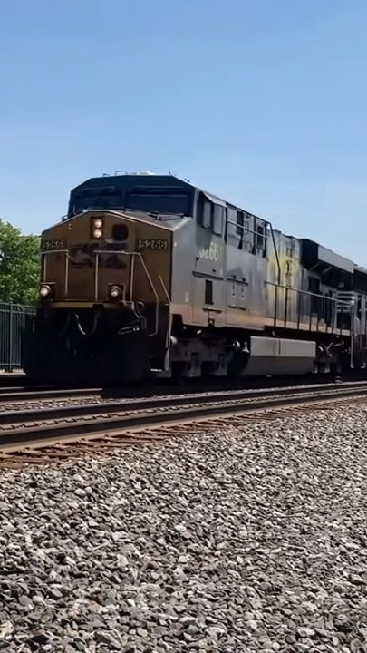 CSX 5266 leading WB Manifest in Nappanee Indiana - YouTube