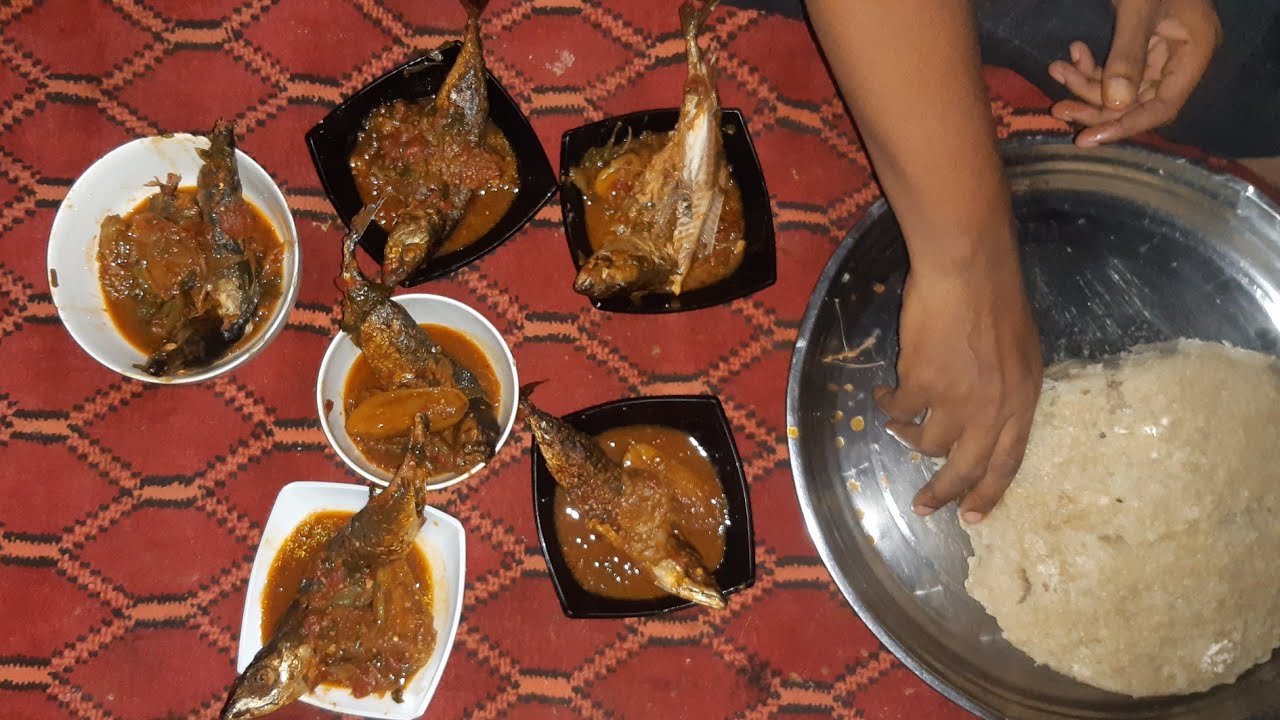African village life/cooking Thomson fish sauce with cassava flour ...