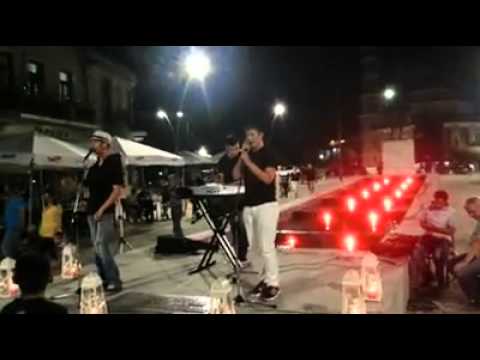 Motion Band- Vajzat (performance live nga pedonalja e Korces) - YouTube