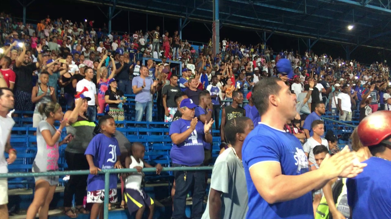 Cuban Baseball fans showing their passion for the Blue team from Havana ...