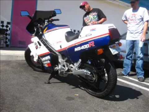 Honda NSR400 starting & revving - YouTube