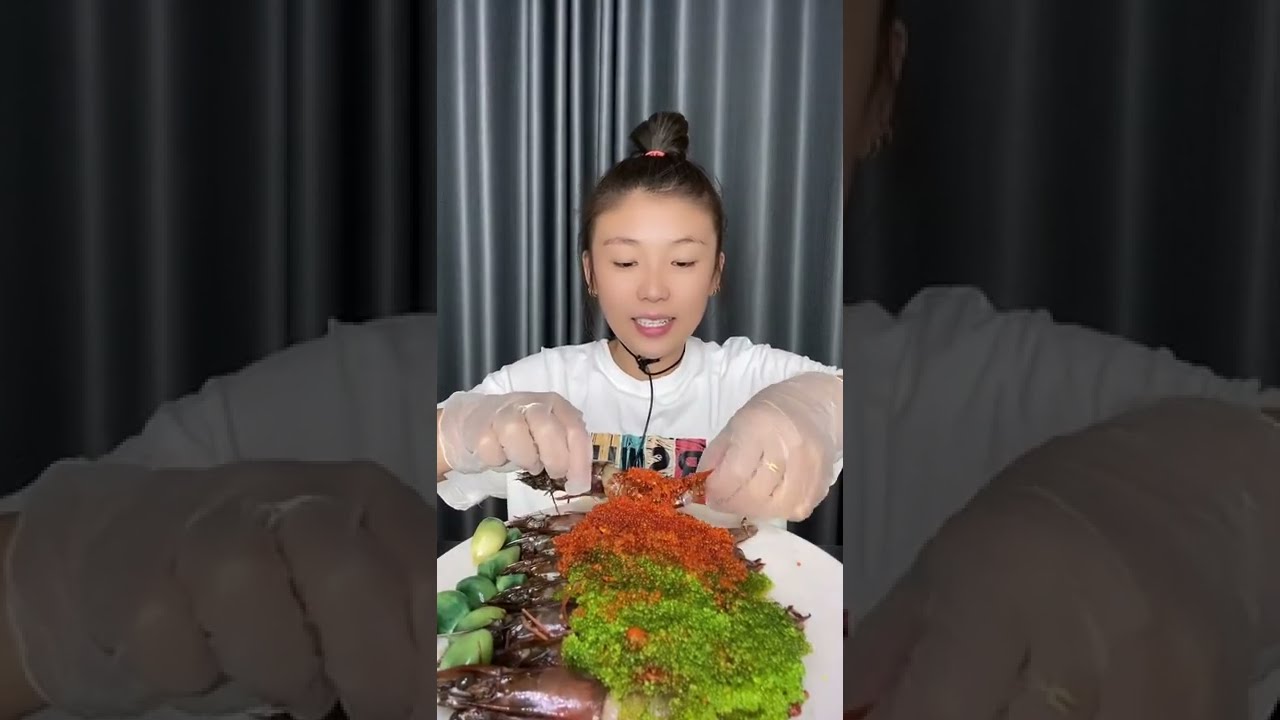 Sweet and sour shrimp with garlic and soft and fragrant fish roe, the ...