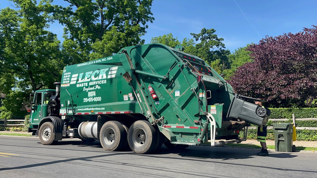 Green Leck Autocar ACX NewWay King Cobra rear loader garbage truck ...