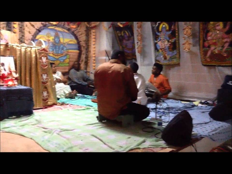 Pundit Dave Rampersad- Hanuman Chalisa chanting @ yagna - YouTube