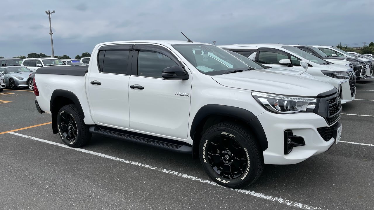 Toyota Hilux Double cabin VIP Japan - YouTube