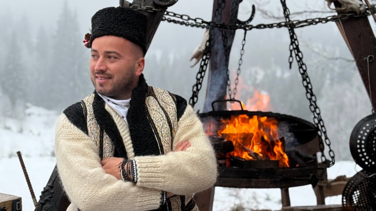 Colaj COLINDE noi 🔔 - Alexandru BRADATAN din Bucovina de poveste ...