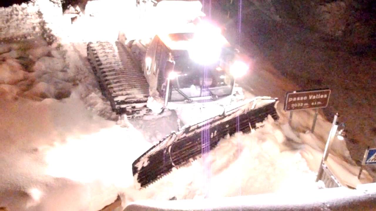 prinoth everest power al passo valles - YouTube
