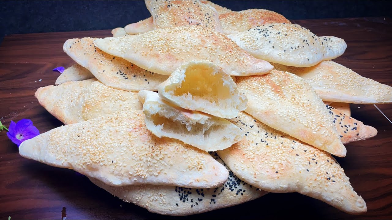 الصمون العراقي الحجري الشهير بطريقة أهل العراق 20 صمونة بكيلو طحين Bread or Iraqi Samoon - YouTube