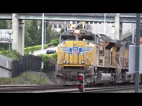 (Northbound) Union Pacific Intermodal Train slowly passes through 21ST Street. - YouTube