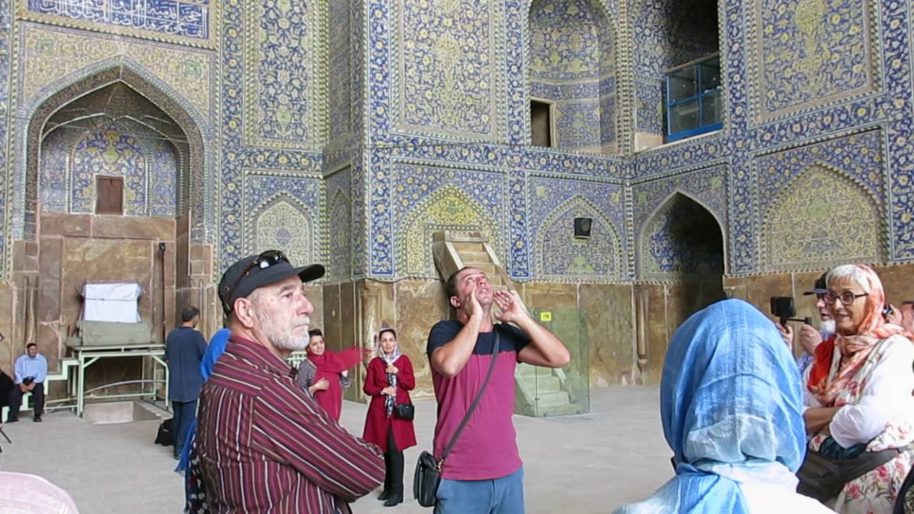 Tour guide singing praise in the Shah mosque in Esfahan, Iran - YouTube