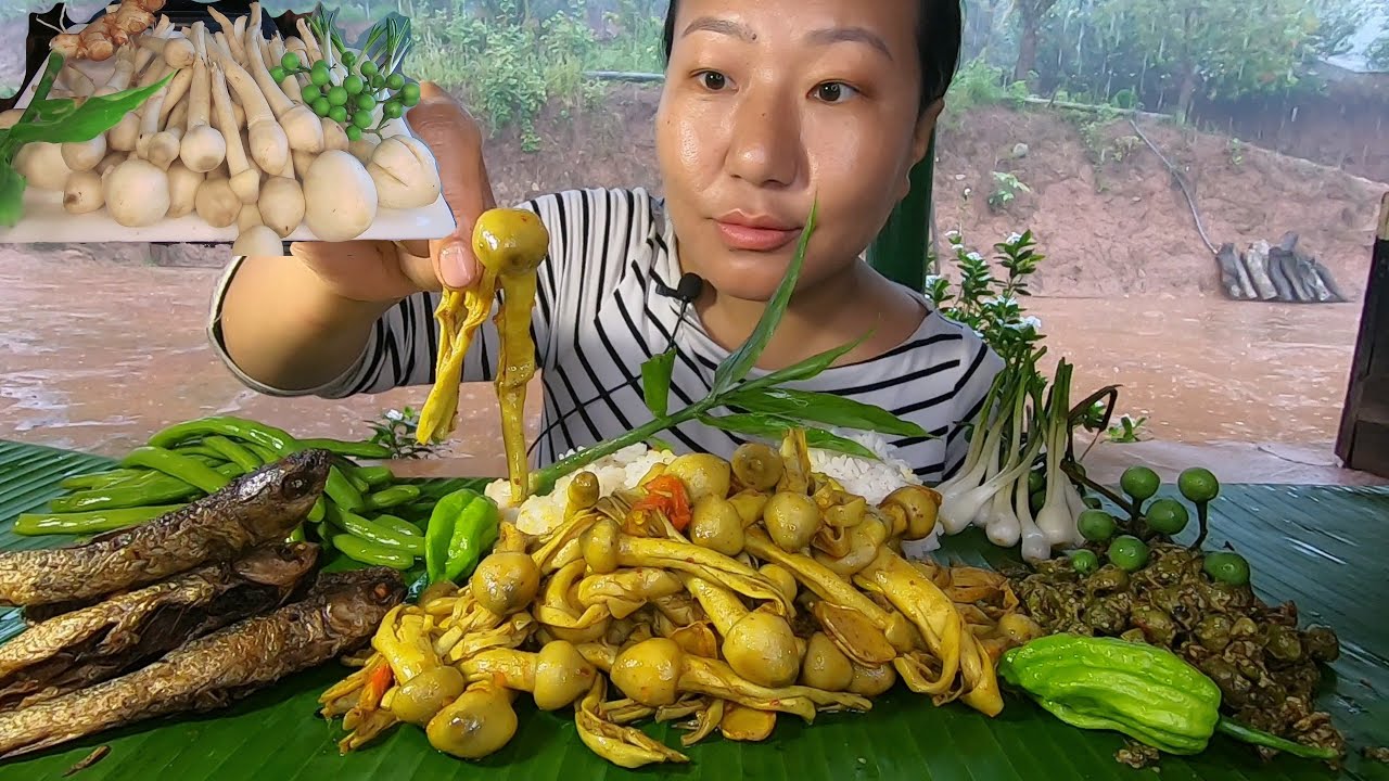 Wild White Mushroom Curry, Fried Fish Mukang In The Rain ☔ || - YouTube
