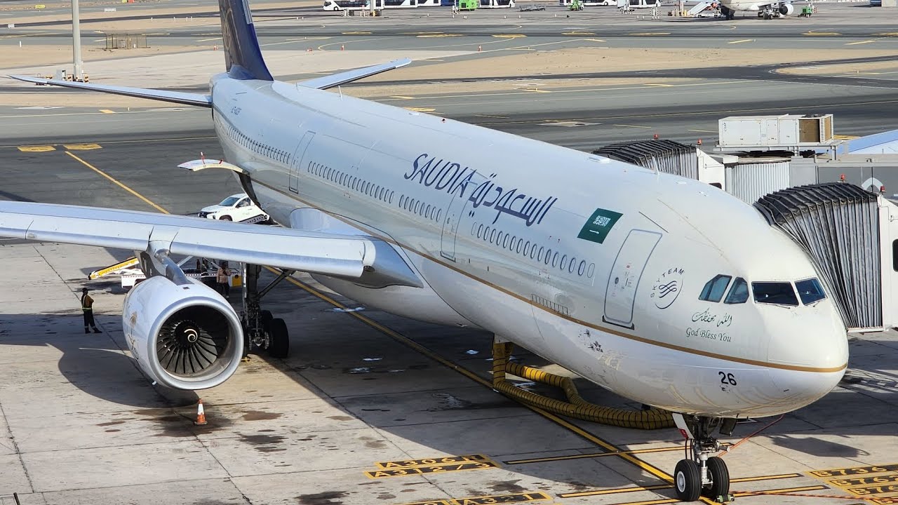 🇸🇦🇵🇰 SAUDIA BUSINESS CLASS| Saudia TRIP REPORT | JEDDAH TO KARACHI ...