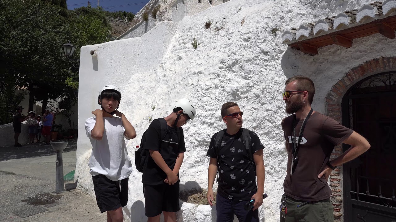 Shocking! Modern Day Gypsies still live in these Spanish caves ...