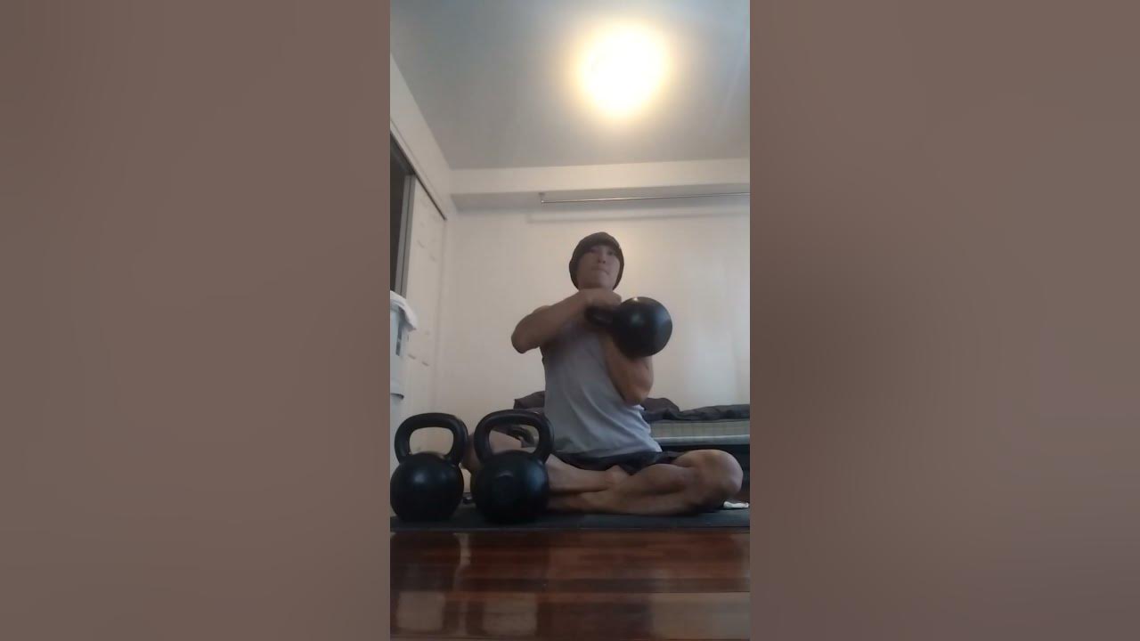Kettlebell Shit press 28kg - YouTube
