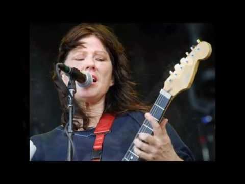 Singer Kim Deal Leaves The Pixies - YouTube