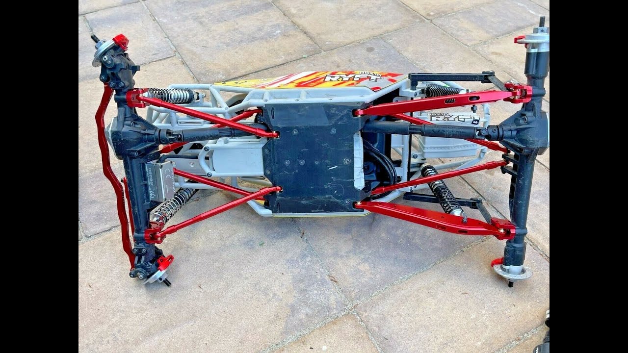 How install front links on Axial Ryft - YouTube