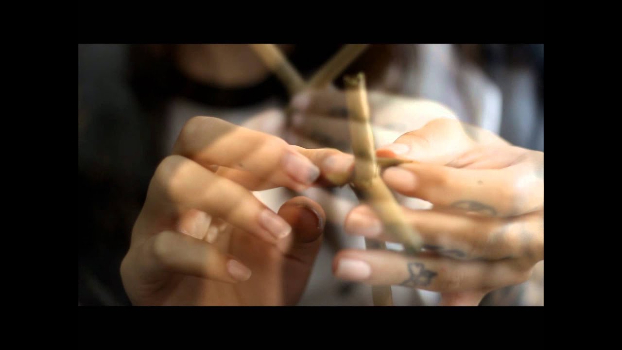 HOW TO ROLL A CROSS BLUNT - YouTube