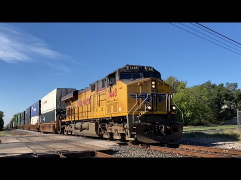 UP 7448 Leads a Northbound Mixed Freight Train At Dittmar RD In Austin TX - 10/14/23 - YouTube