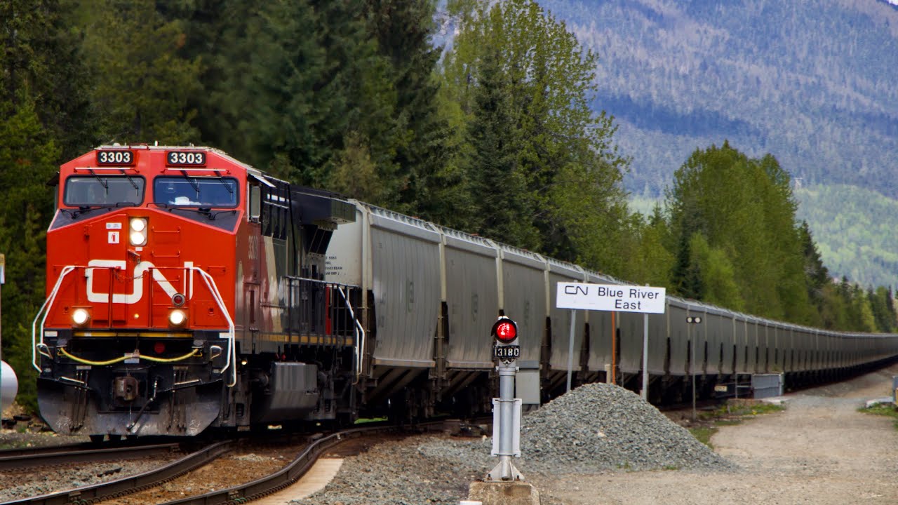 G3 GRAIN TRAIN!! CN 3303 Leads CN G809 (G3 Grain Loads) West at Blue ...