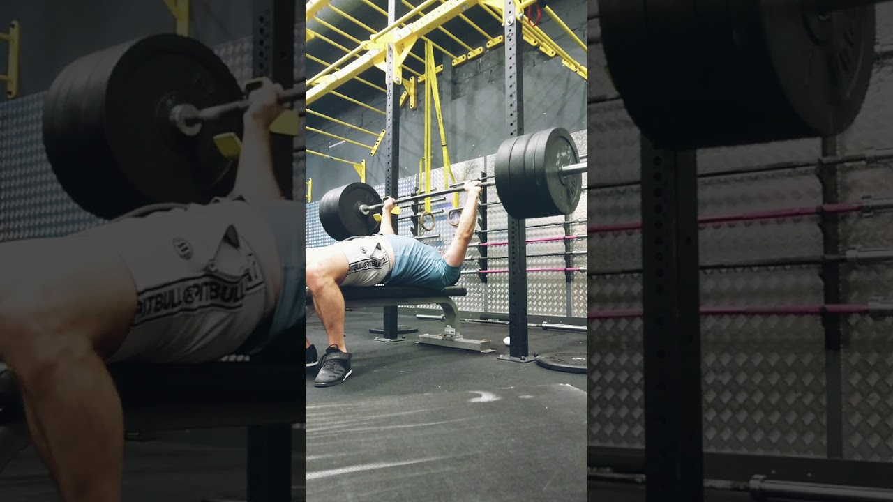 Bench press 130kg x 4 - YouTube