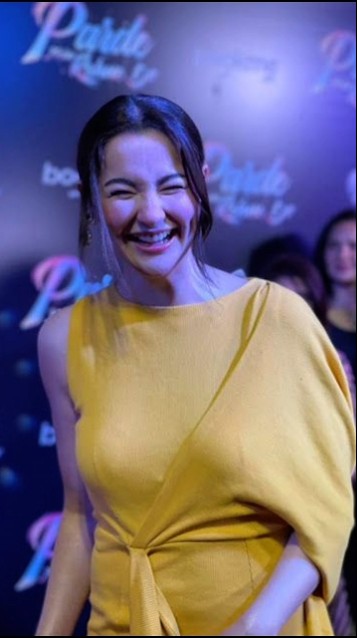 “Dimples, confidence & kindness—Hania’s true beauty 💫” - YouTube