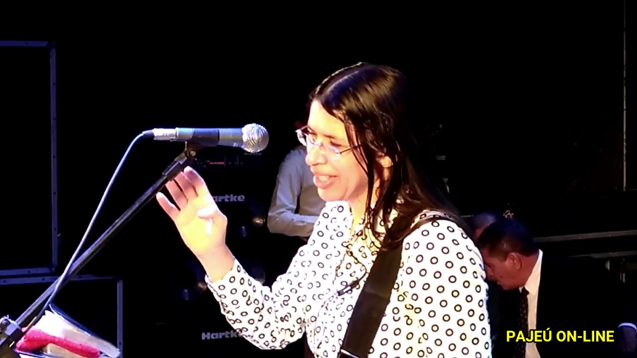 CANTORA ALICE MACIEL CONTANDO SEU TESTEMUNHO. - YouTube