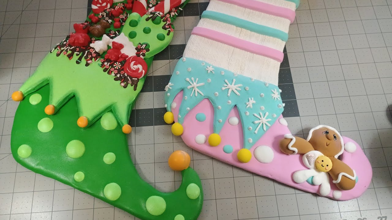 Air dry foam clay Elf Shoe & Gingy wreath attachment tutorial! Come ...