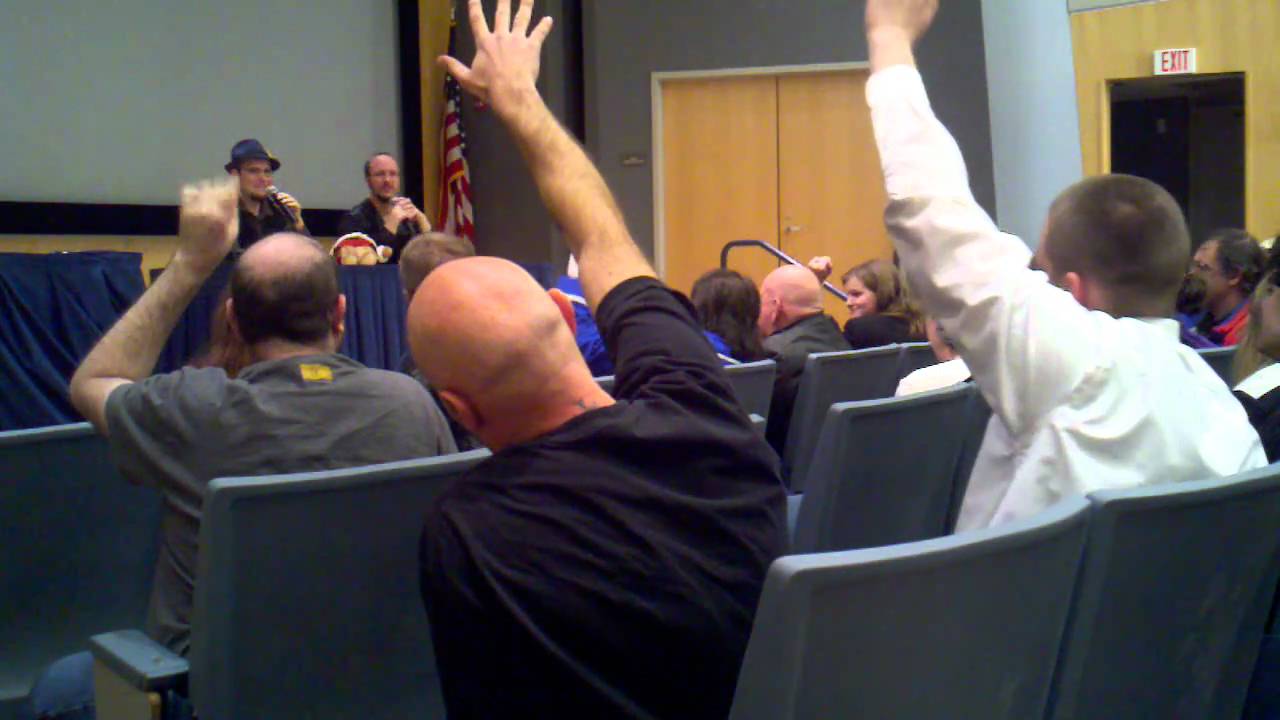 Random Encounter: Nostalgia Critic at Ucon pt 9 - YouTube