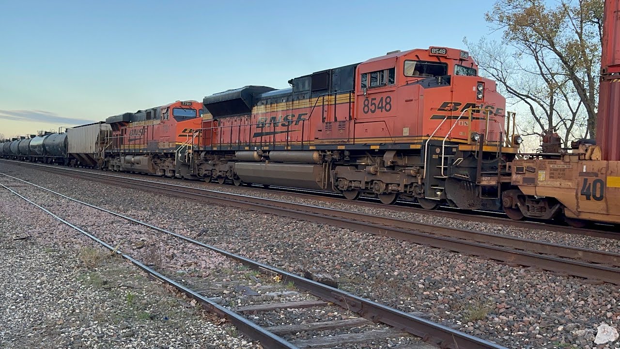 13,000ft BNSF stack & oil train combo flying east at 52-53MPH!! - YouTube