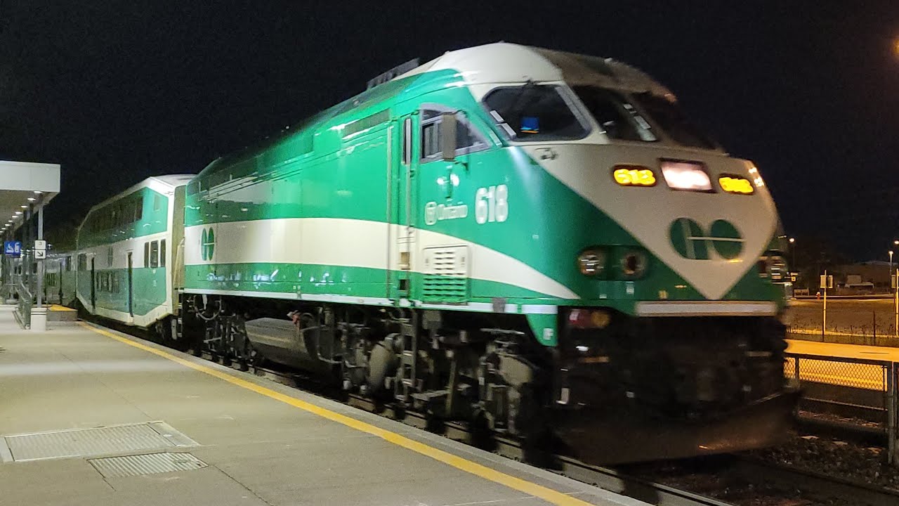 GO 1038 - 618 With 371 Pulling Into & Departing Bronte - YouTube