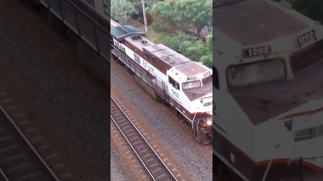 Locomotiva BB40-9W EFVM #1202 passando por Ipatinga - YouTube