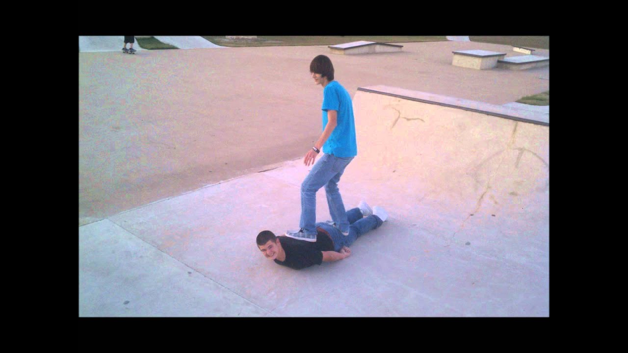 human skateboard - mini ramp - YouTube