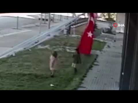 Küçük çocukların bayrak sevgisi duygulandırdı
