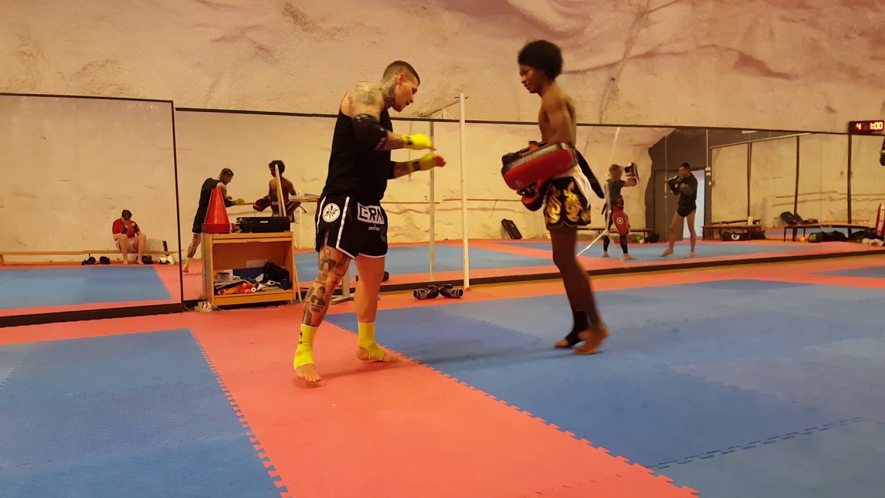 Practice on my kicks👊🏼 - YouTube