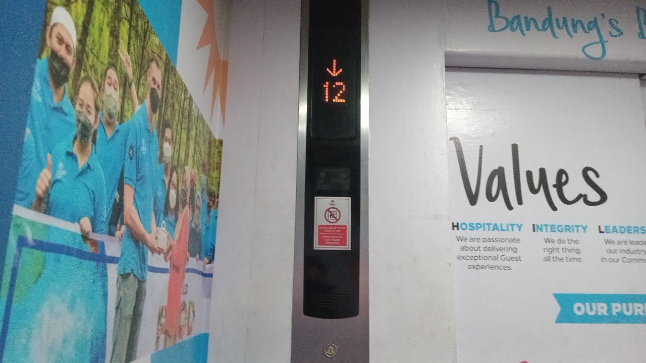 (My Turn) Tour of Nice Mitsubishi Elevator/ Lift at Hilton Bandung ...