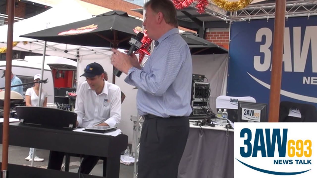 Denis Walter & Pat Panetta perform at Queen Victoria Market - YouTube