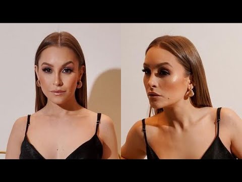 ESTILOSA, CARLA DIAS OSTENTA PERNAS SARADAS COM VESTIDO CURTINHO