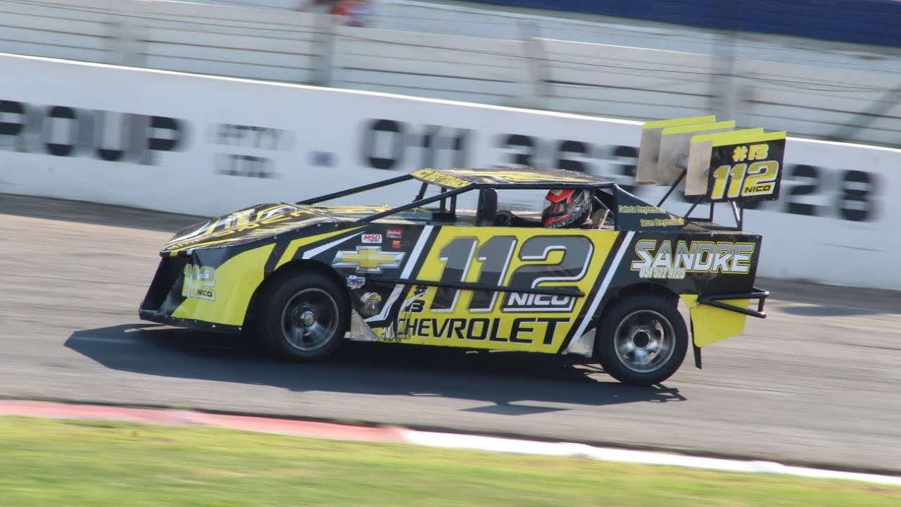 V8 Flexi's at Mahem Raceway race 1 - YouTube