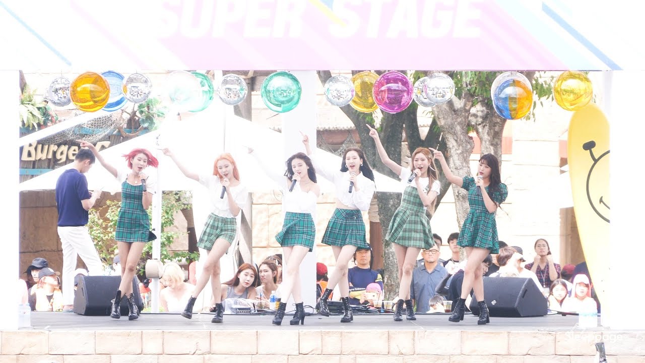 [4K] 190720 모모랜드 MOMOLAND 어마어마해 WONDERUL LOVE @ 캐리비안베이 By Sleeppage - YouTube