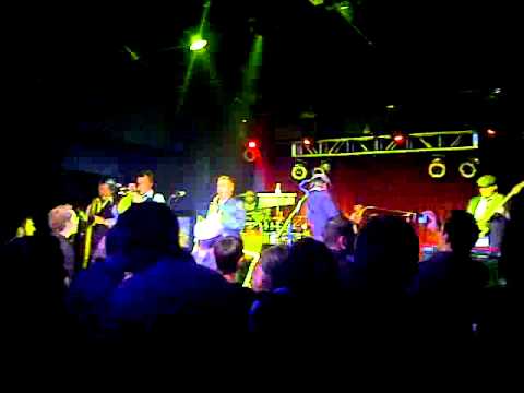 Mingo Fishtrap playing "Behind Em" at House of Blues 1/28 - YouTube
