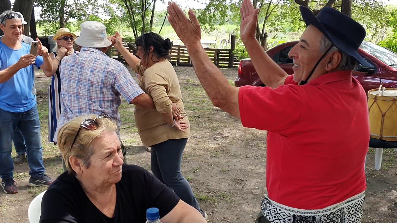Chamarrita y los secuaces - YouTube
