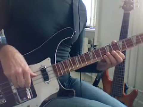 L01 C7 blues bass fill - YouTube