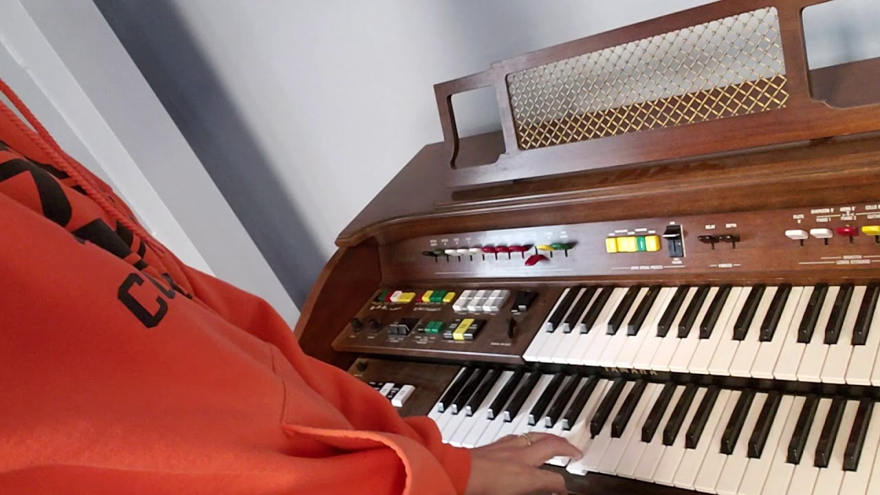 80's organ based techno - YouTube