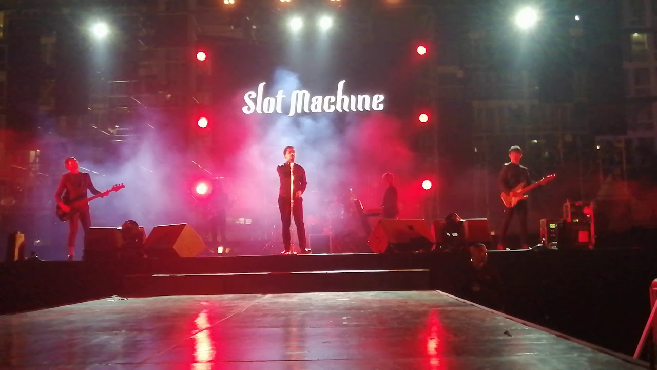 รอ - SLOT MACHINE งาน FLEX FEST @Show DC Arena - YouTube