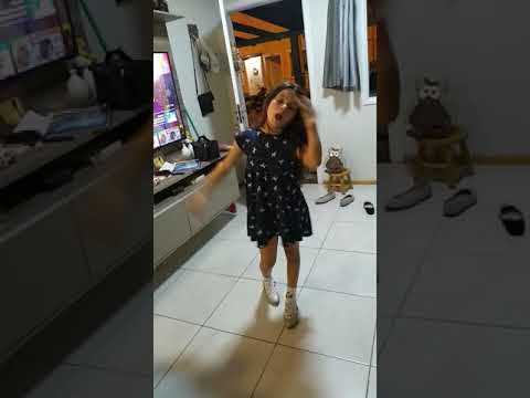 Amanda dançando lol