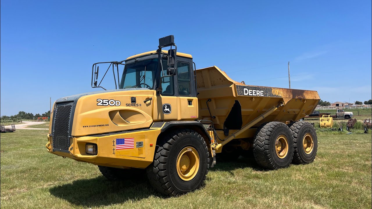 John Deere 250D Articulating OffRoad Dump Truck - YouTube
