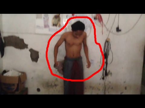 Prank!!  Ngerjain Temen Sampai Buka Baju
