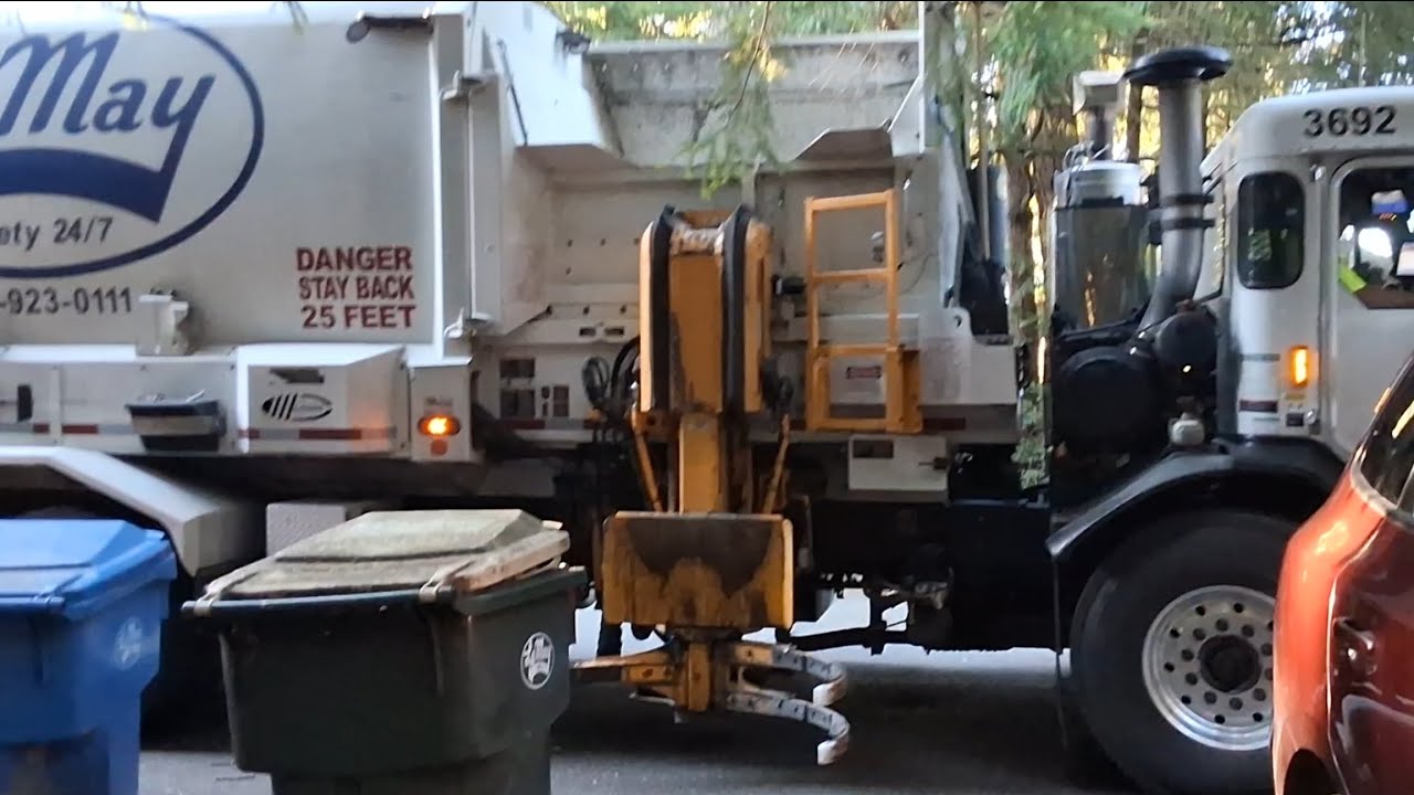 Lemay garbage truck recycling - YouTube