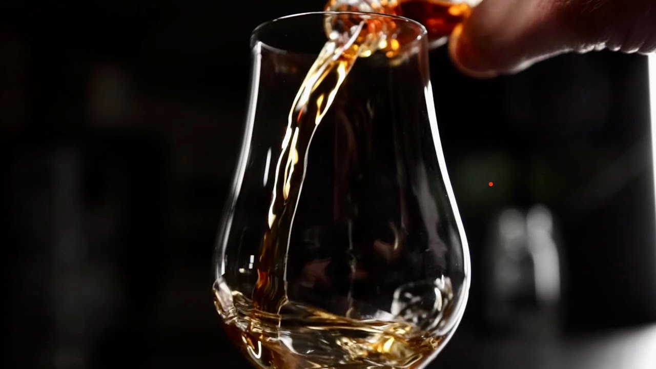 Rum en Colombia: Best Aged Bottles (Dictador, Caldas) & Tasting Guide